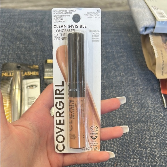 COVERGIRL | Makeup | Covergirl Clean Invisible Concealer | Poshmark